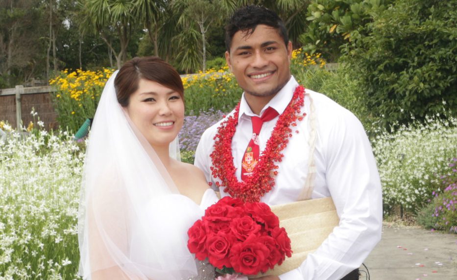 Japanese rugby star ‘Amanaki Mafi marries fiancée in Auckland’s Botanic ...
