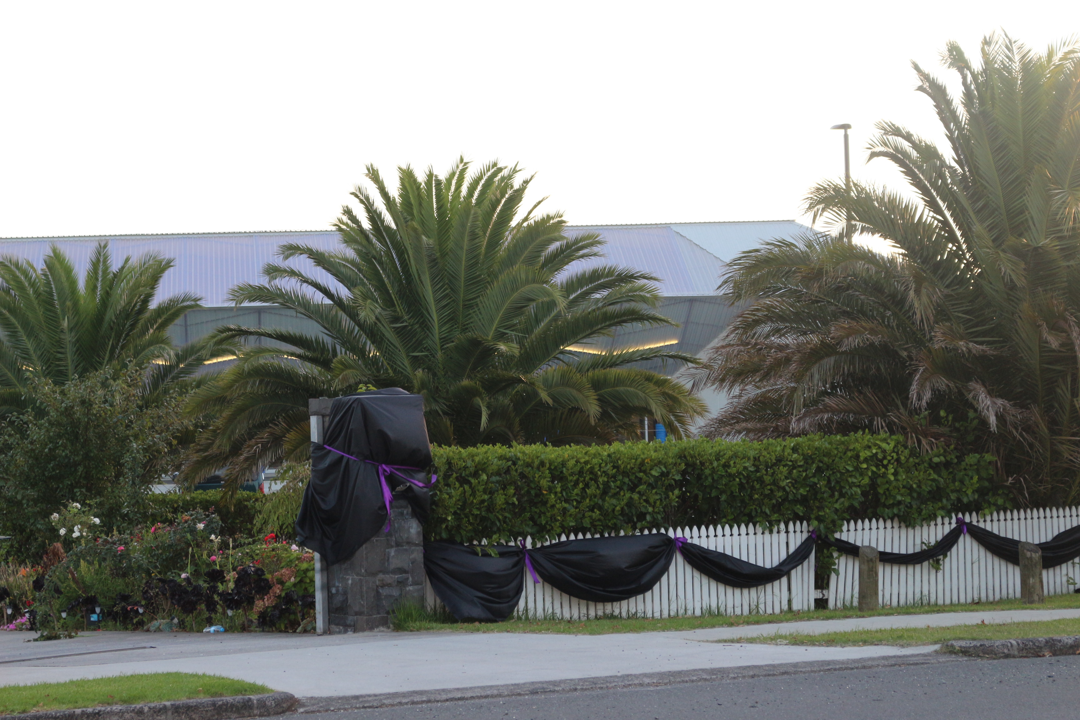 First public memorial service as Queen Mother's body moved to 'Atalanga ...